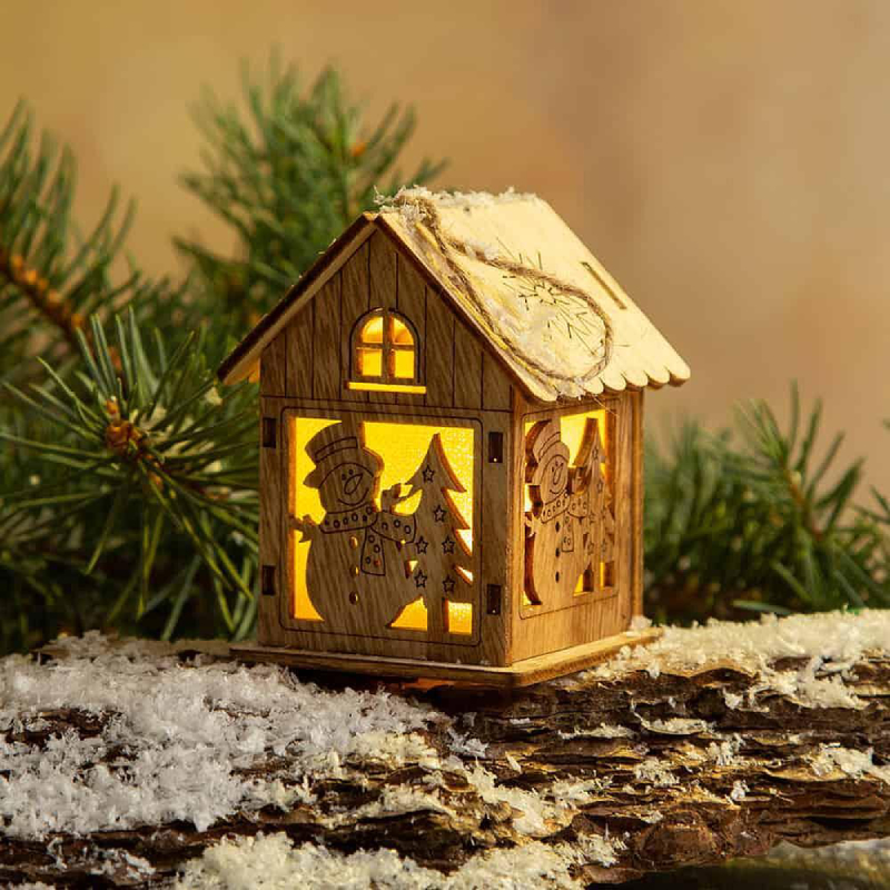 Коледна играчка къщичка светеща 28031042 ⋆ MASTERHAUS